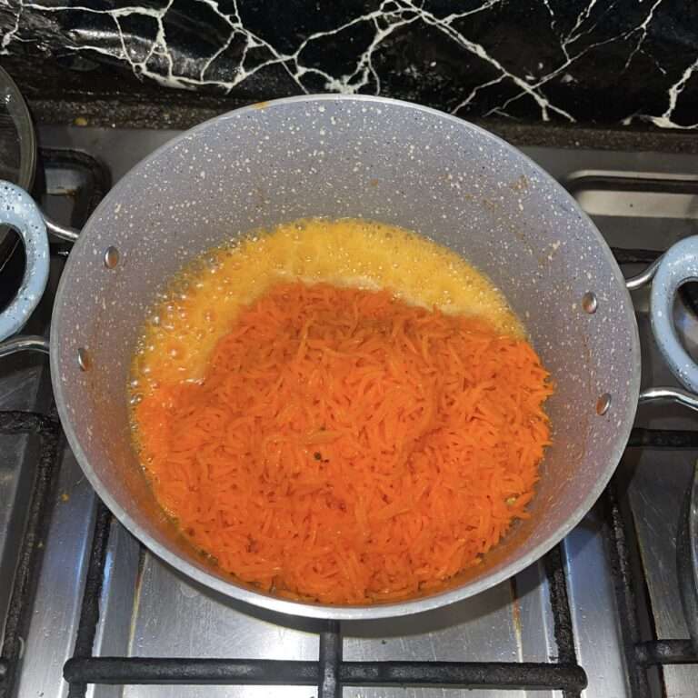 Zarda (Pakistani Sweet Rice) - Meethe Chawal